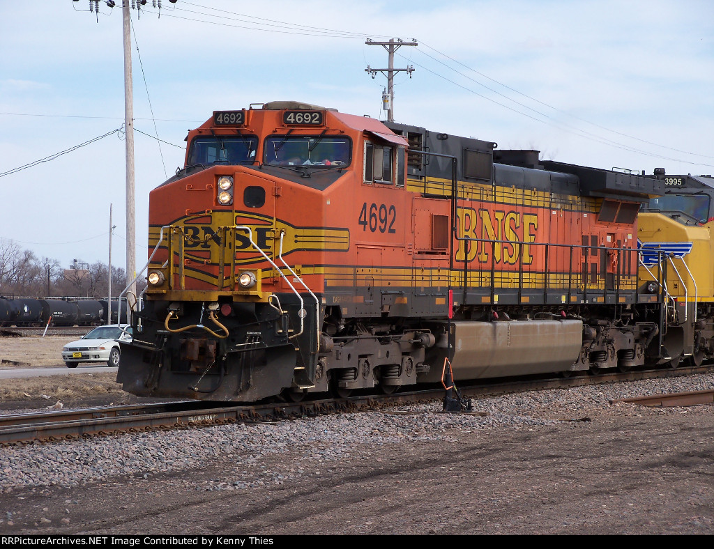 BNSF 4692